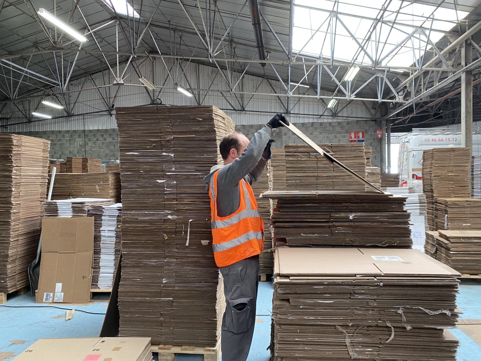 Comment trier ses cartons usagés : le guide complet